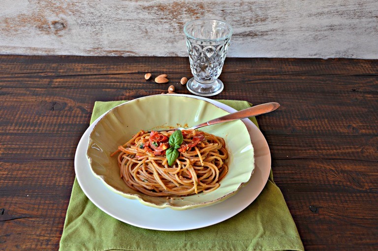 Spaghetti integrali con i pomodorini - Vallé Italia